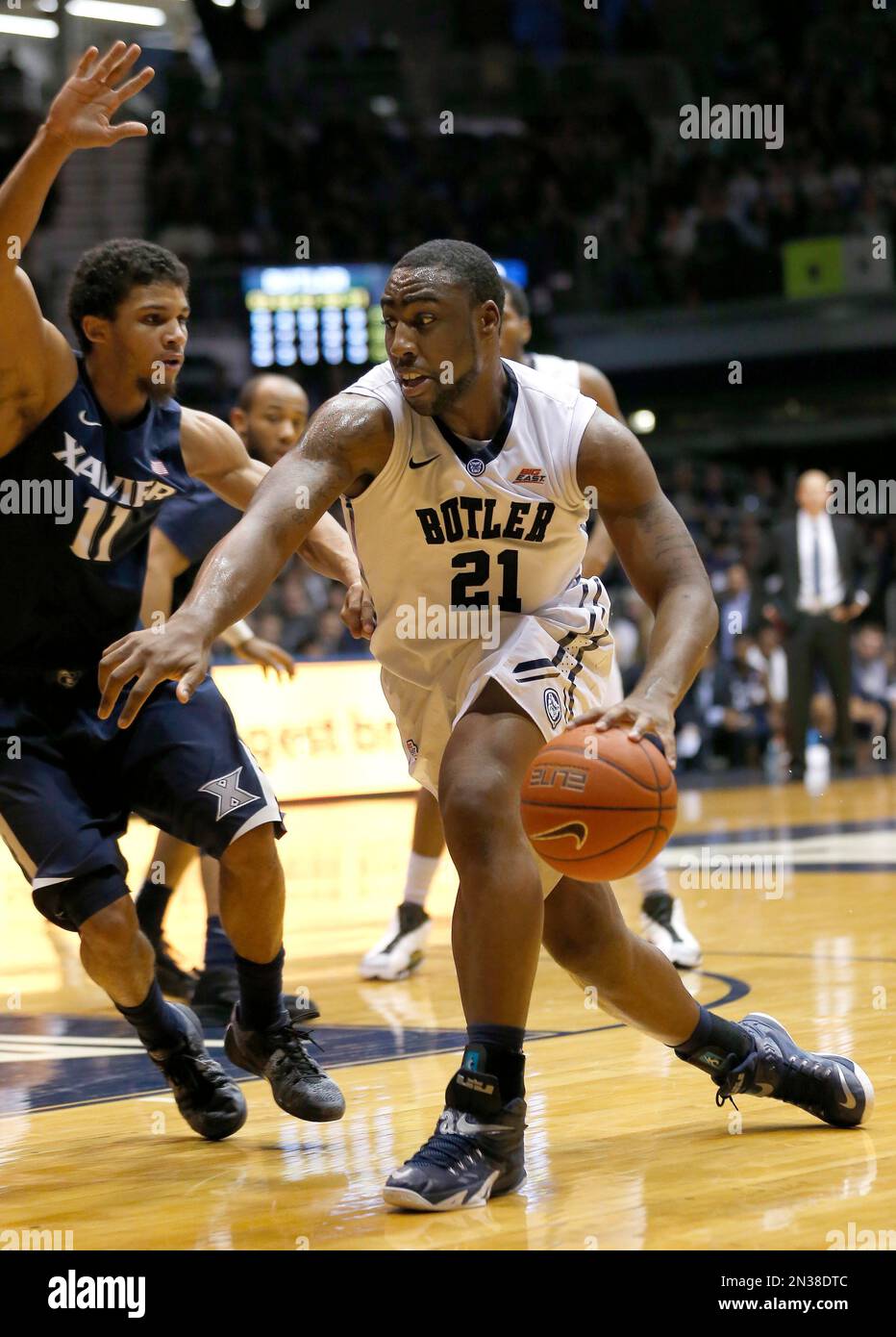 Butler forward Roosevelt Jones (21) drives against Xavier guard Dee ...