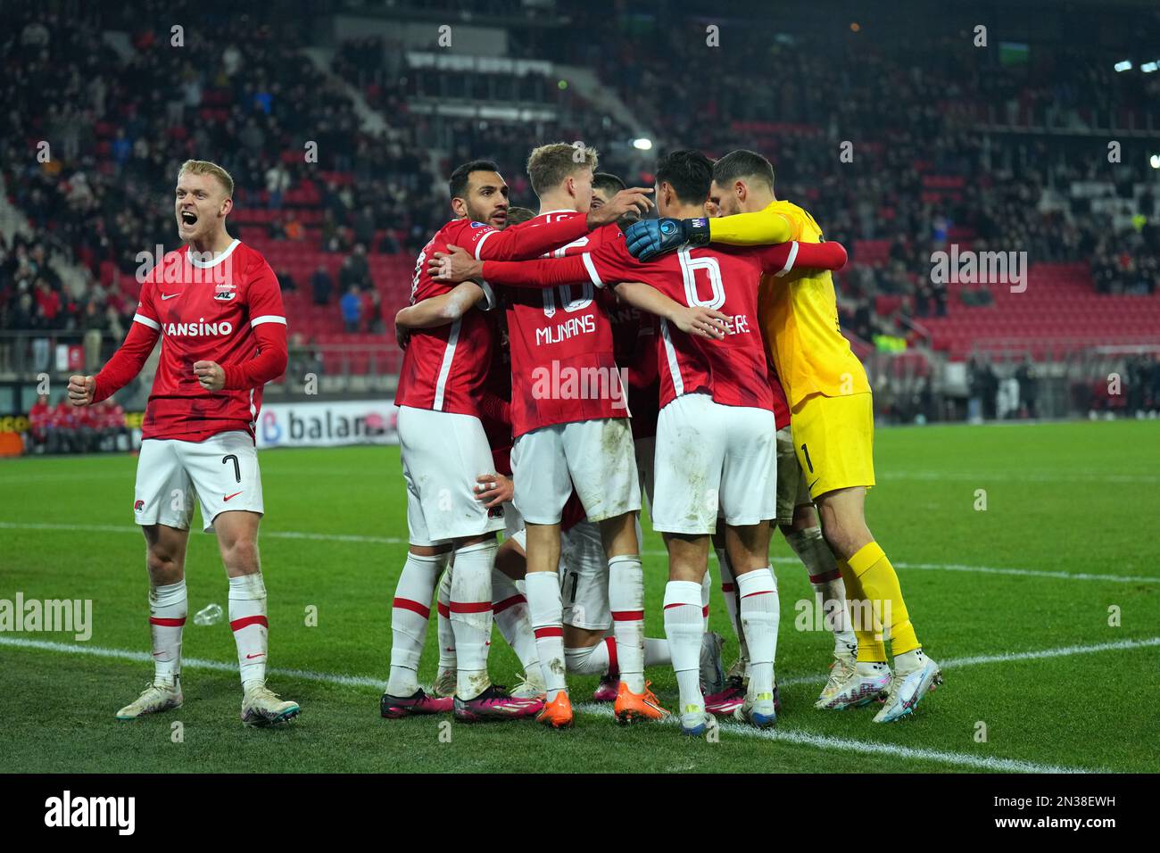 ALKMAAR - Players of AZ celebrate the 1-1 of Jesper Karlsson of AZ ...
