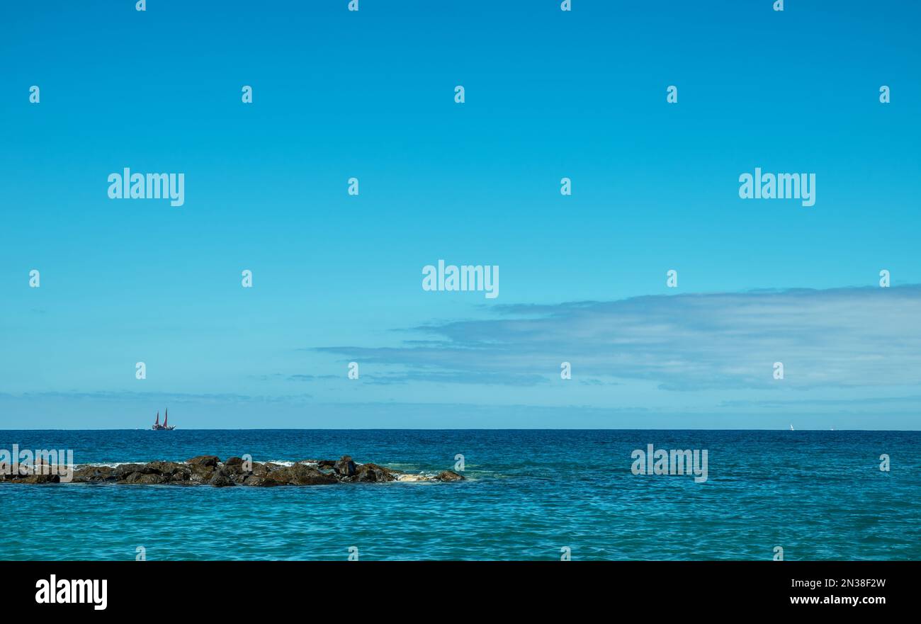 Landscape deep blue ocean hi-res stock photography and images - Alamy