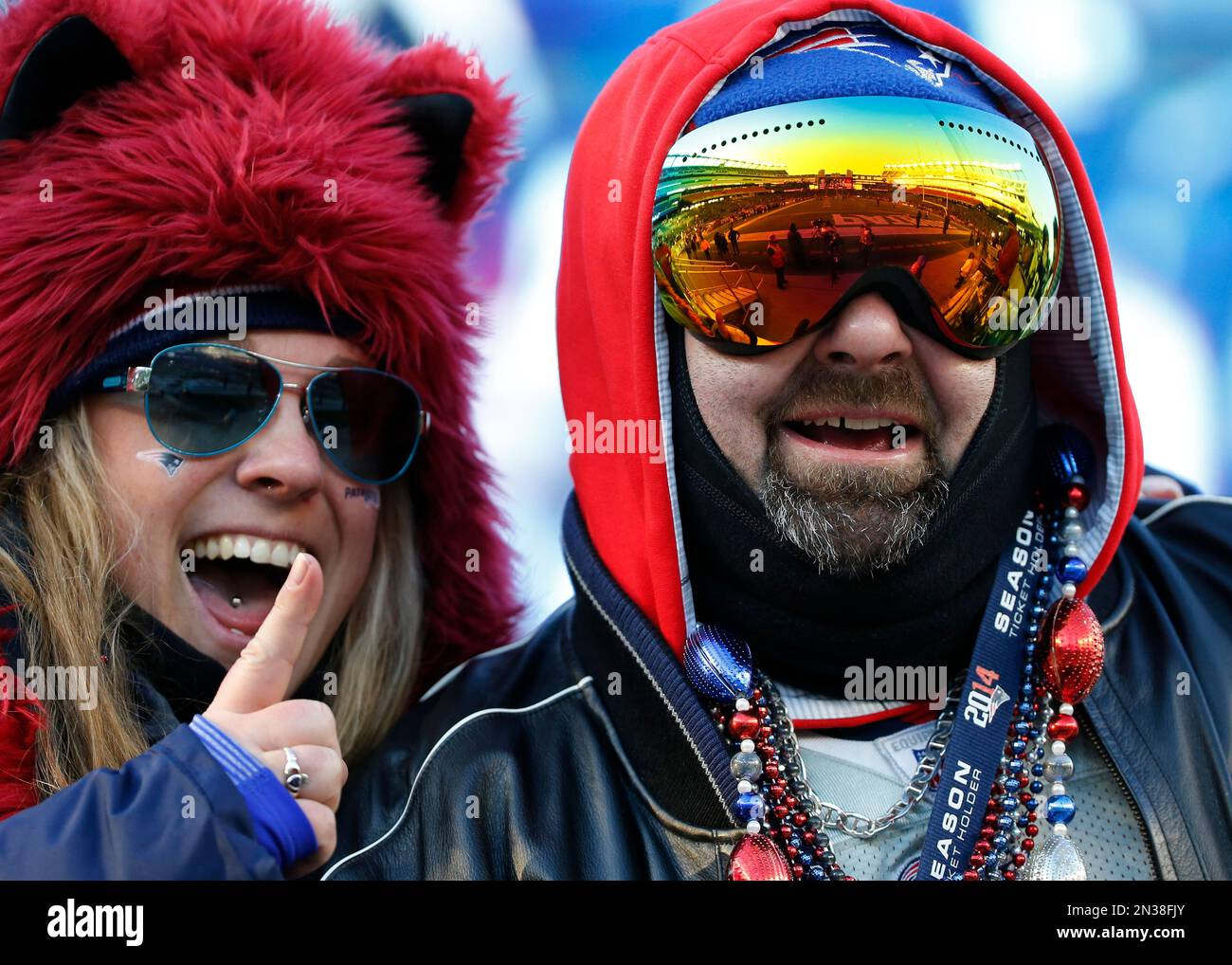 New England Patriots fans wait for the NFL divisional playoff football ...