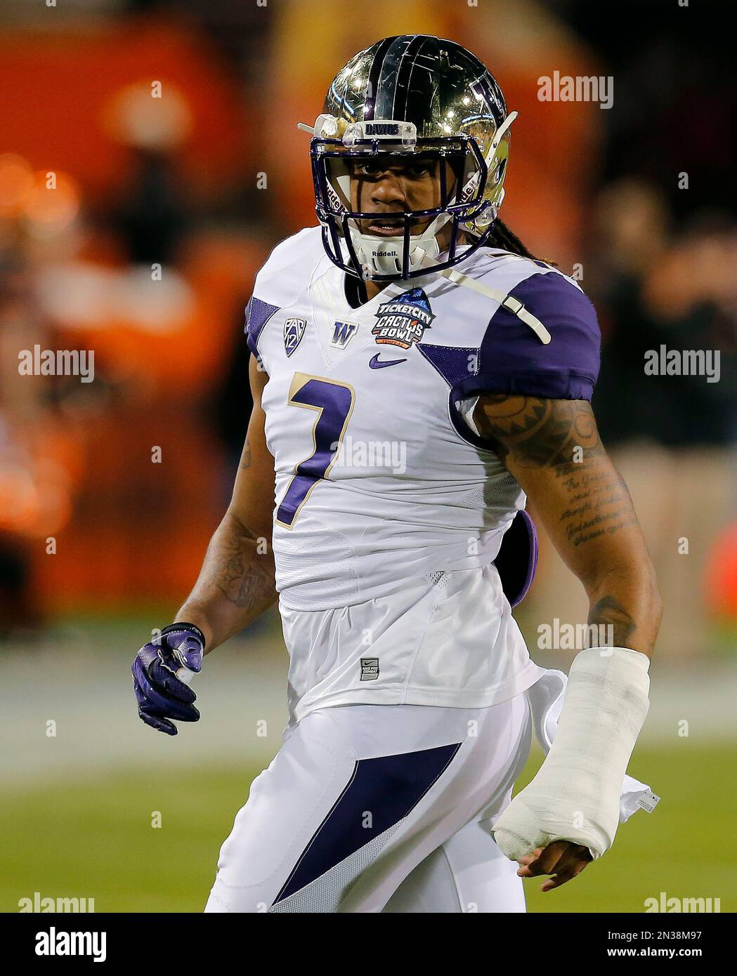 Washington linebacker Shaq Thompson (7) in the first half during the ...