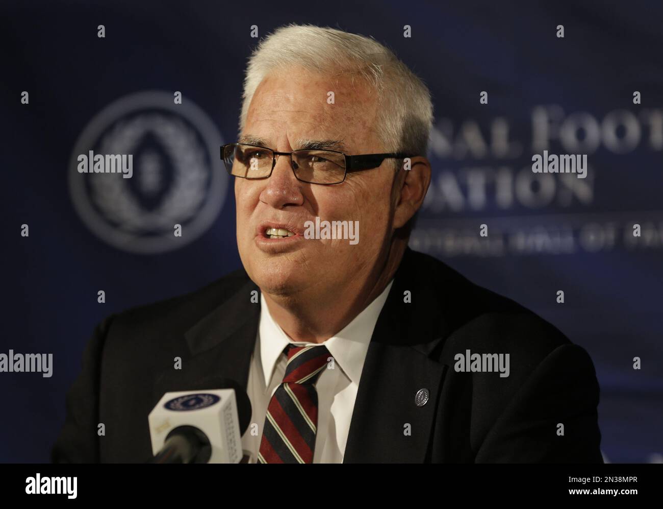 Former Arizona State linebacker Bob Breunig speaks during a news ...