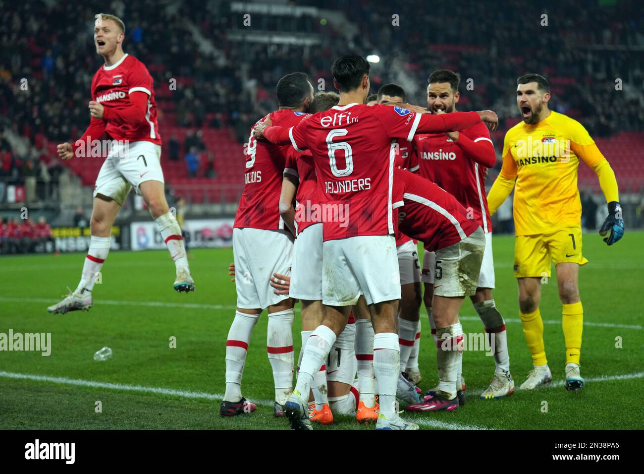 ALKMAAR - Players of AZ celebrate the 1-1 of Jesper Karlsson of AZ ...