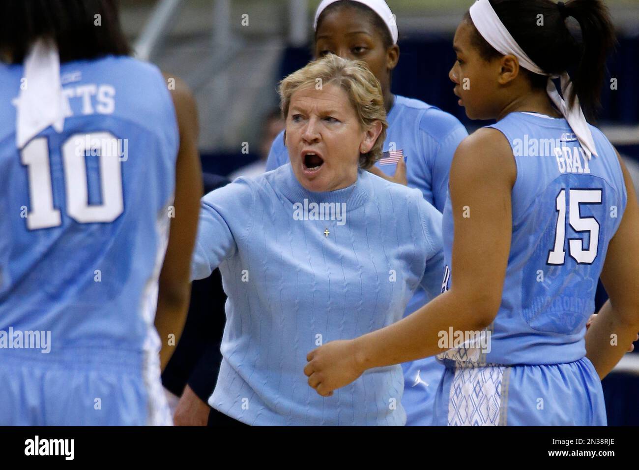 North Carolina head coach Sylvia Hatchell, center, talks with Danielle ...