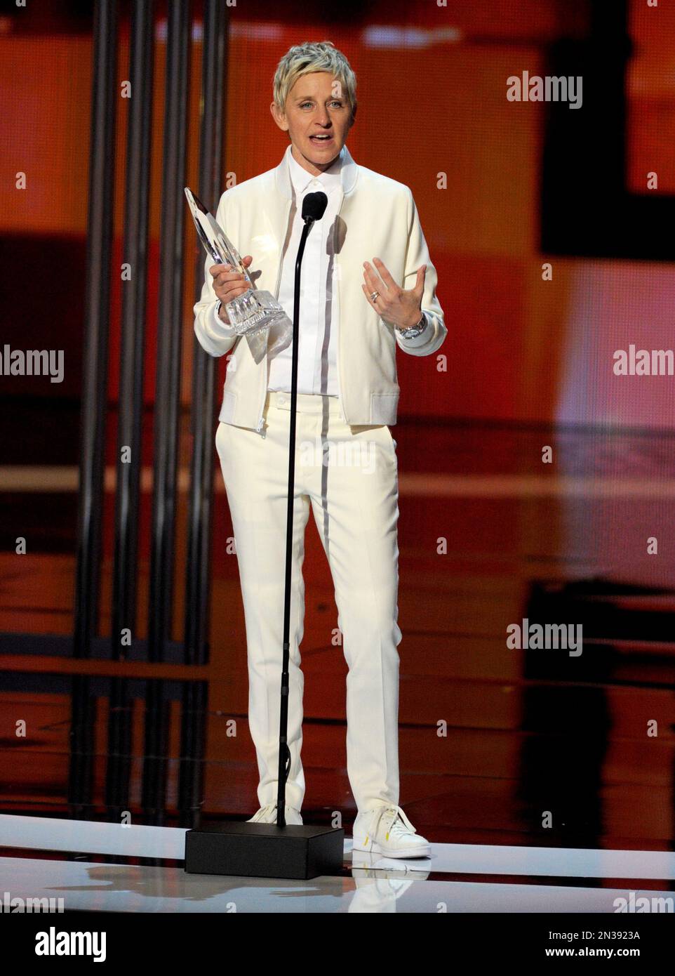 Ellen DeGeneres presents the award for favorite TV icon at the People's ...