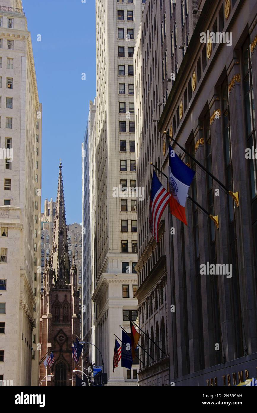 New black wall street hi-res stock photography and images - Alamy