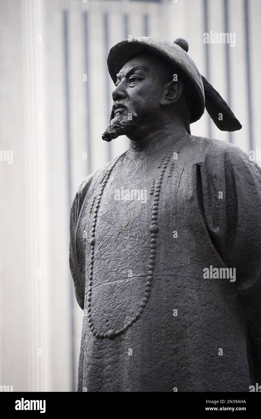 Statue of Lin Zexu, Kimlau Square, Chinatown, Manhattan, New York City ...
