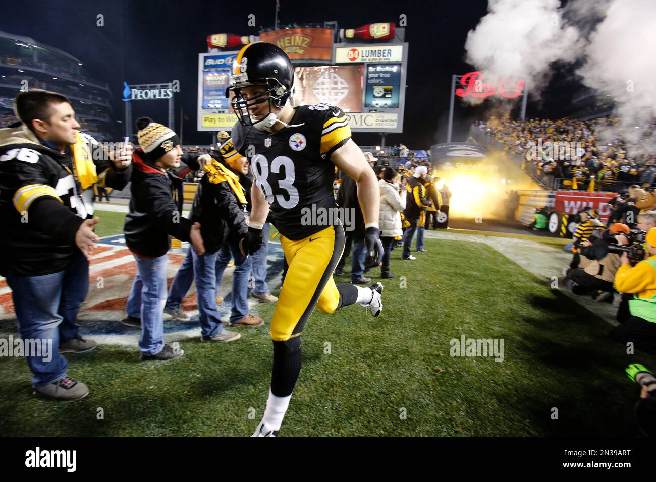 Pittsburgh Steelers tight end Heath Miller (83) takes the field before ...
