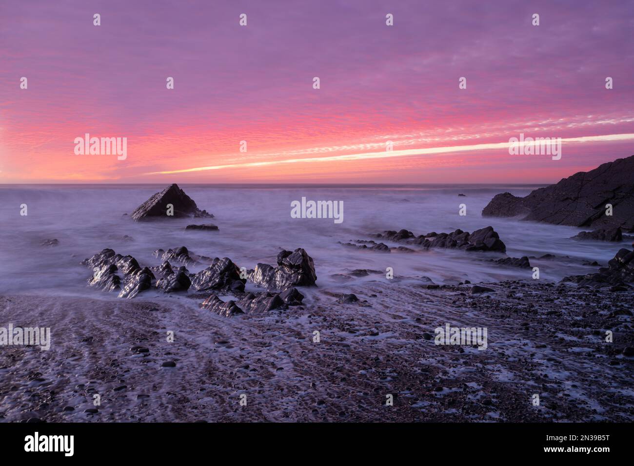 Sandymouth Bay, Bude, Cornwall, UK. 7th Feb, 2023. UK Weather: A ...