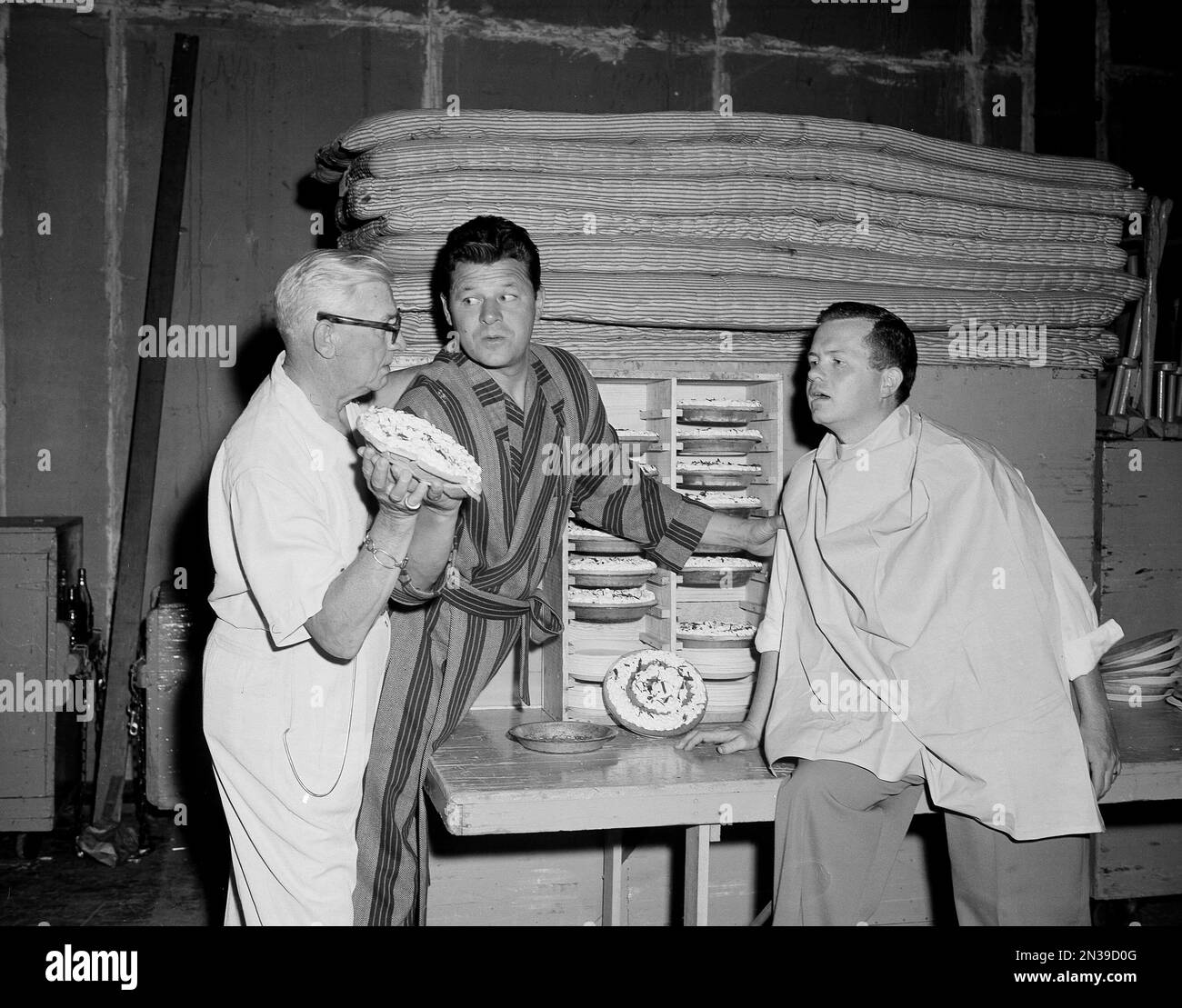 With AP reporter Bob Thomas, right, on the receiving end, movie ...