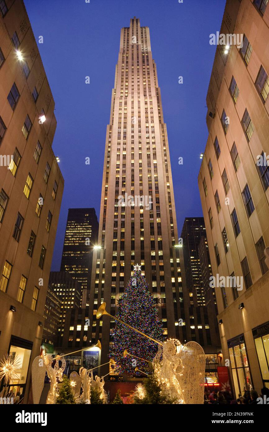 Christmas Tree at Rockefeller Center, New York City, New York, USA ...