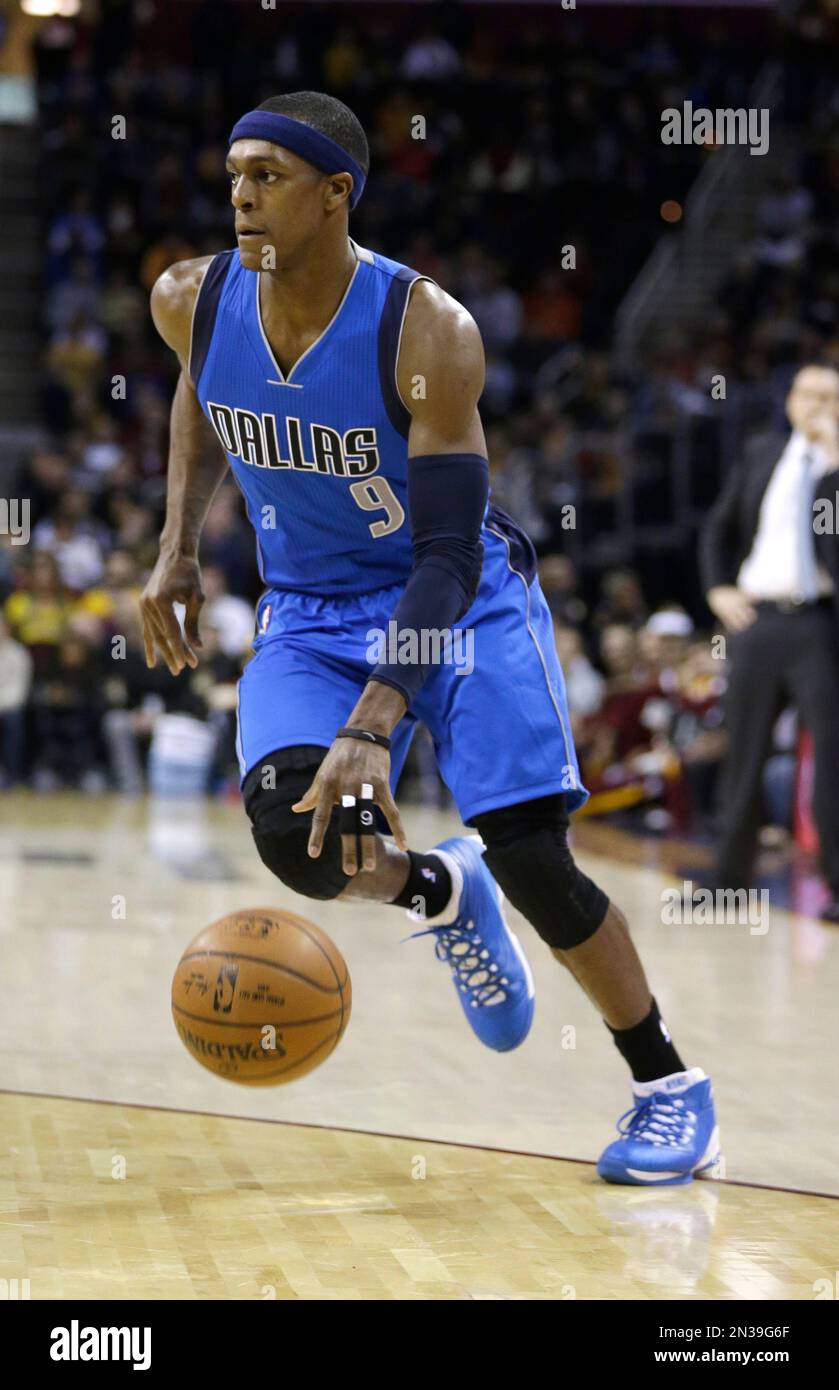 Dallas Mavericks’ Rajon Rondo drives against the Cleveland Cavaliers ...