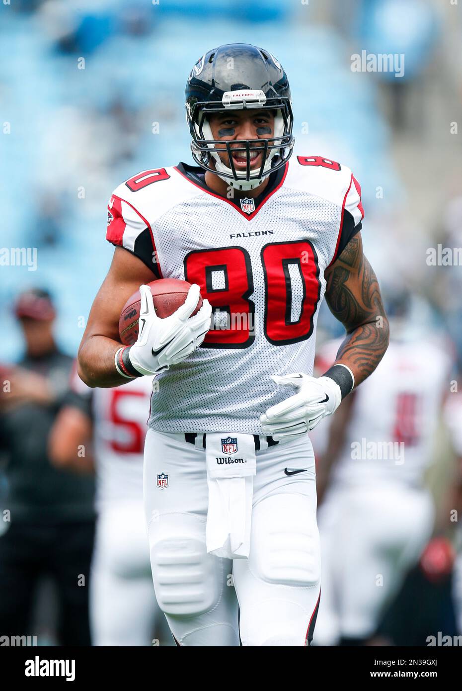 Atlanta Falcons tight end Levine Toilolo (80) runs with the ball after ...