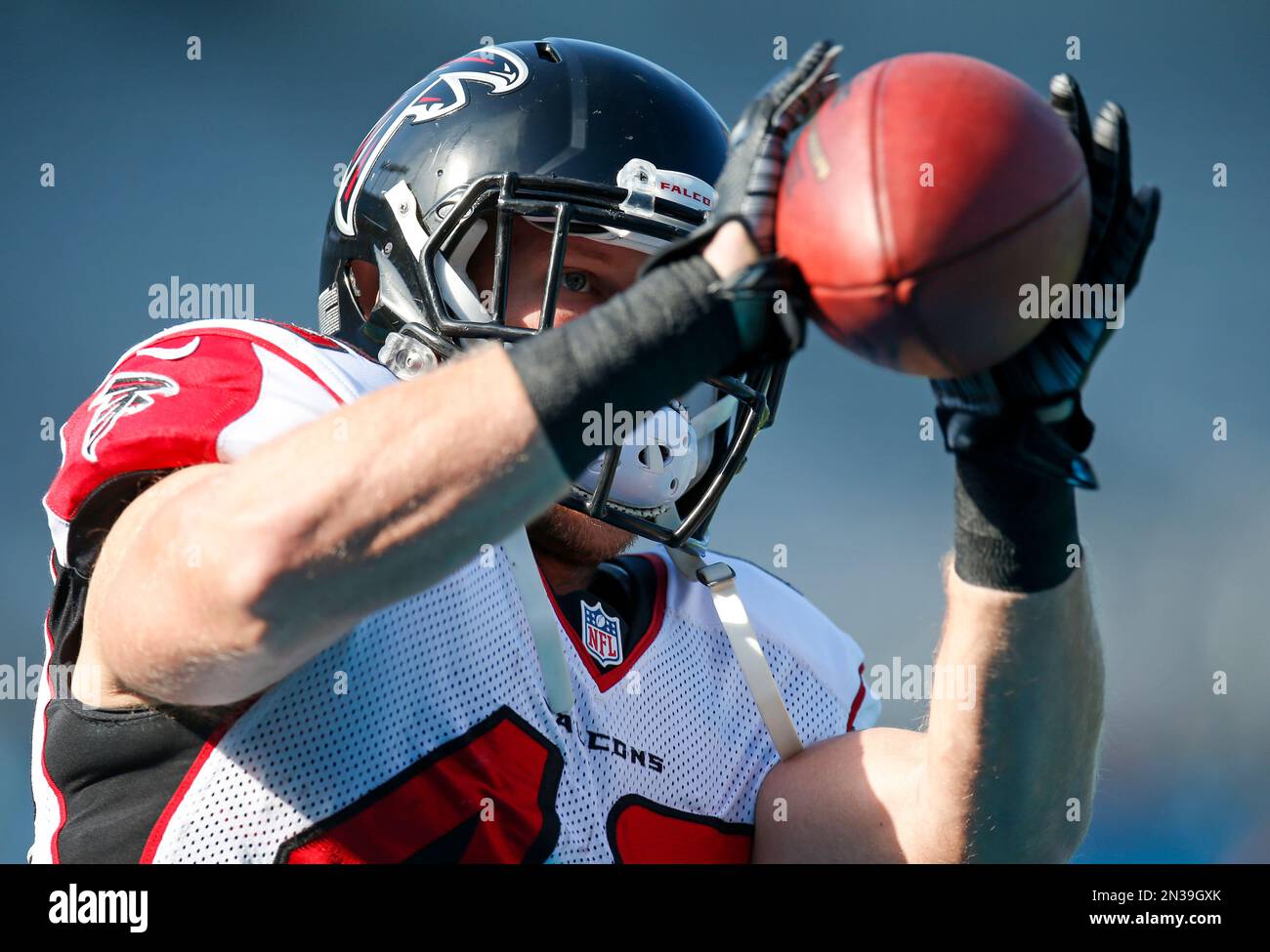 Atlanta Falcons fullback Patrick DiMarco (42) warms up before an NFL ...