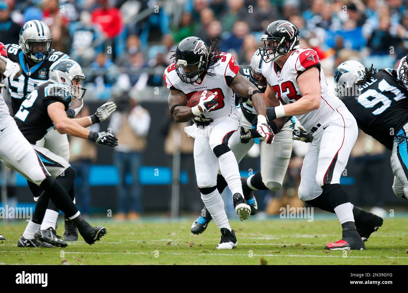 Atlanta Falcons running back Steven Jackson (39) runs with the ball ...