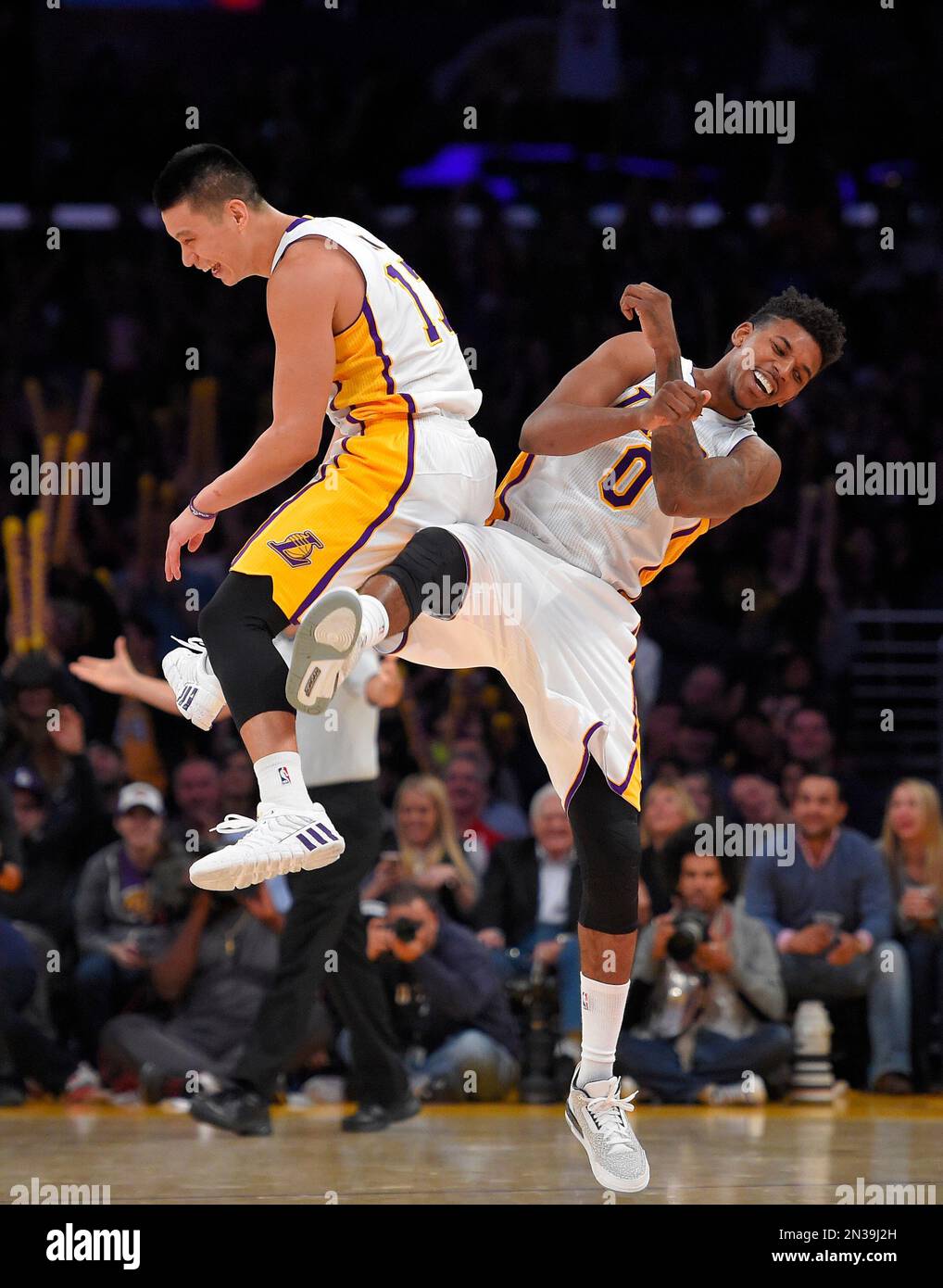 Los Angeles Lakers forward Nick Young, right, celebrates with guard ...