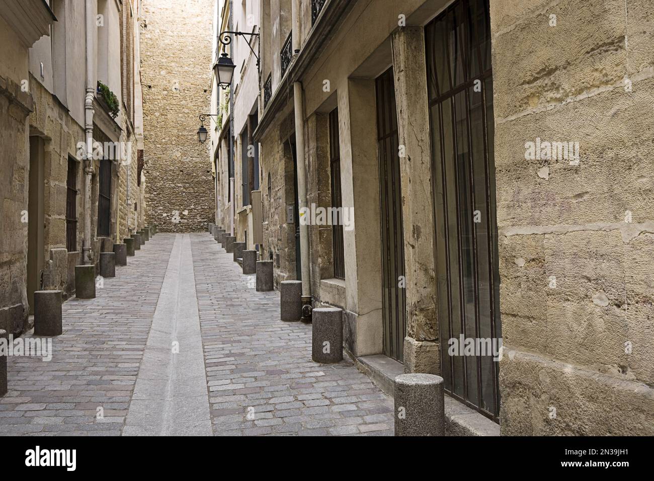Narrow Alley, Latin Quarter, Paris, France Stock Photo - Alamy