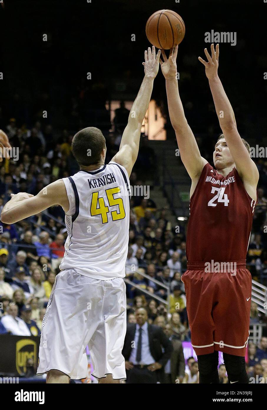 Washington State forward Josh Hawkinson (24) shoots over California ...