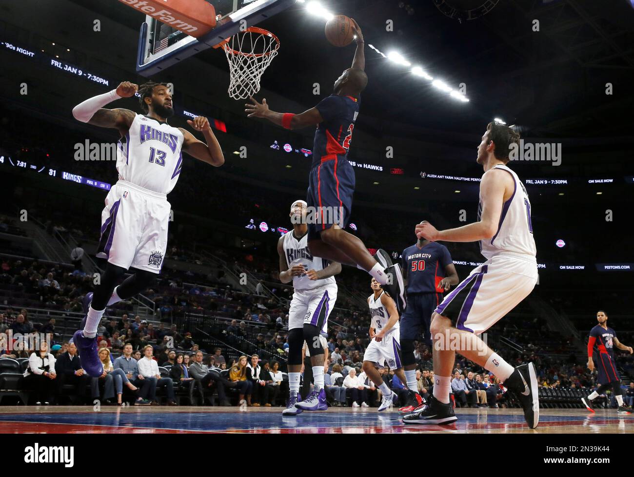 Detroit Pistons guard Jodie Meeks (20) dunks against the Sacramento ...