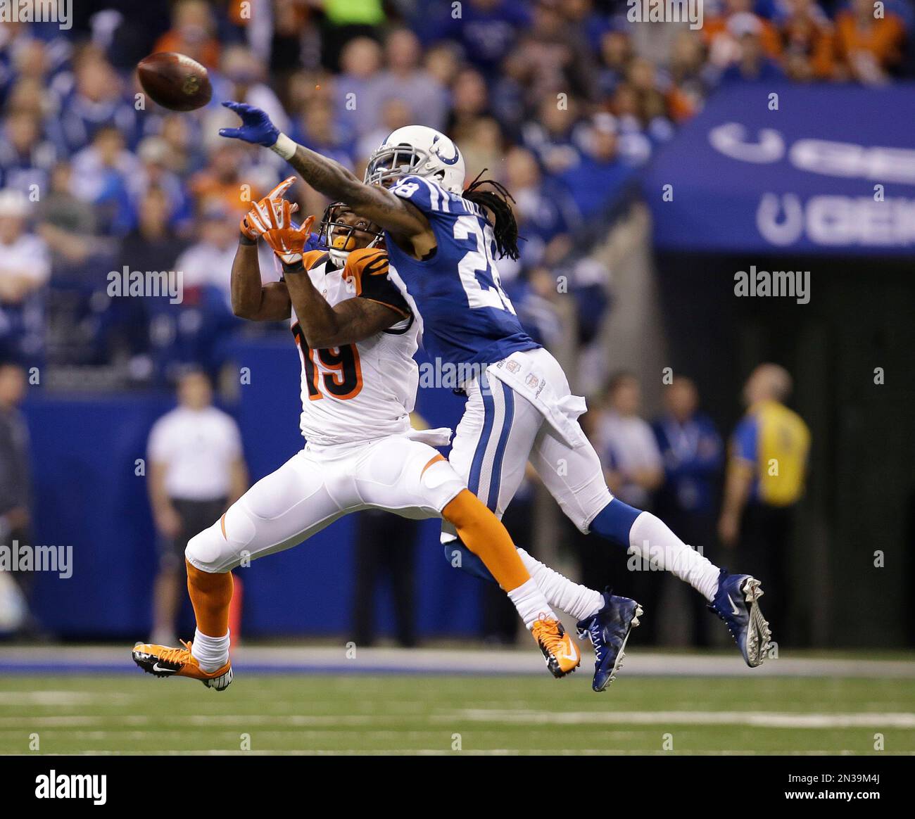 Indianapolis Colts' Greg Toler (28) breaks up a pass intended by ...