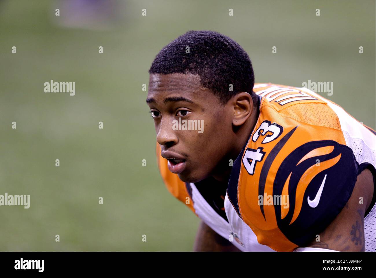 Cincinnati Bengals strong safety George Iloka warms up before the start ...