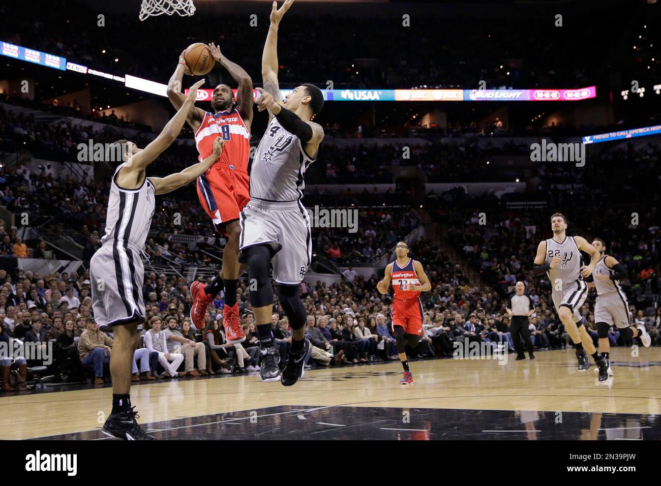 Washington Wizards' Rasual Butler (8) drives to the basket as San ...