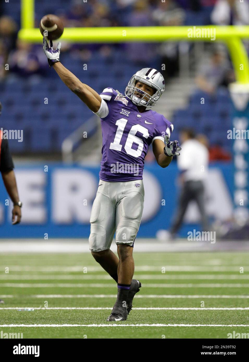Kansas State’s Tyler Lockett (16) prior to the Alamo Bowl NCAA college ...