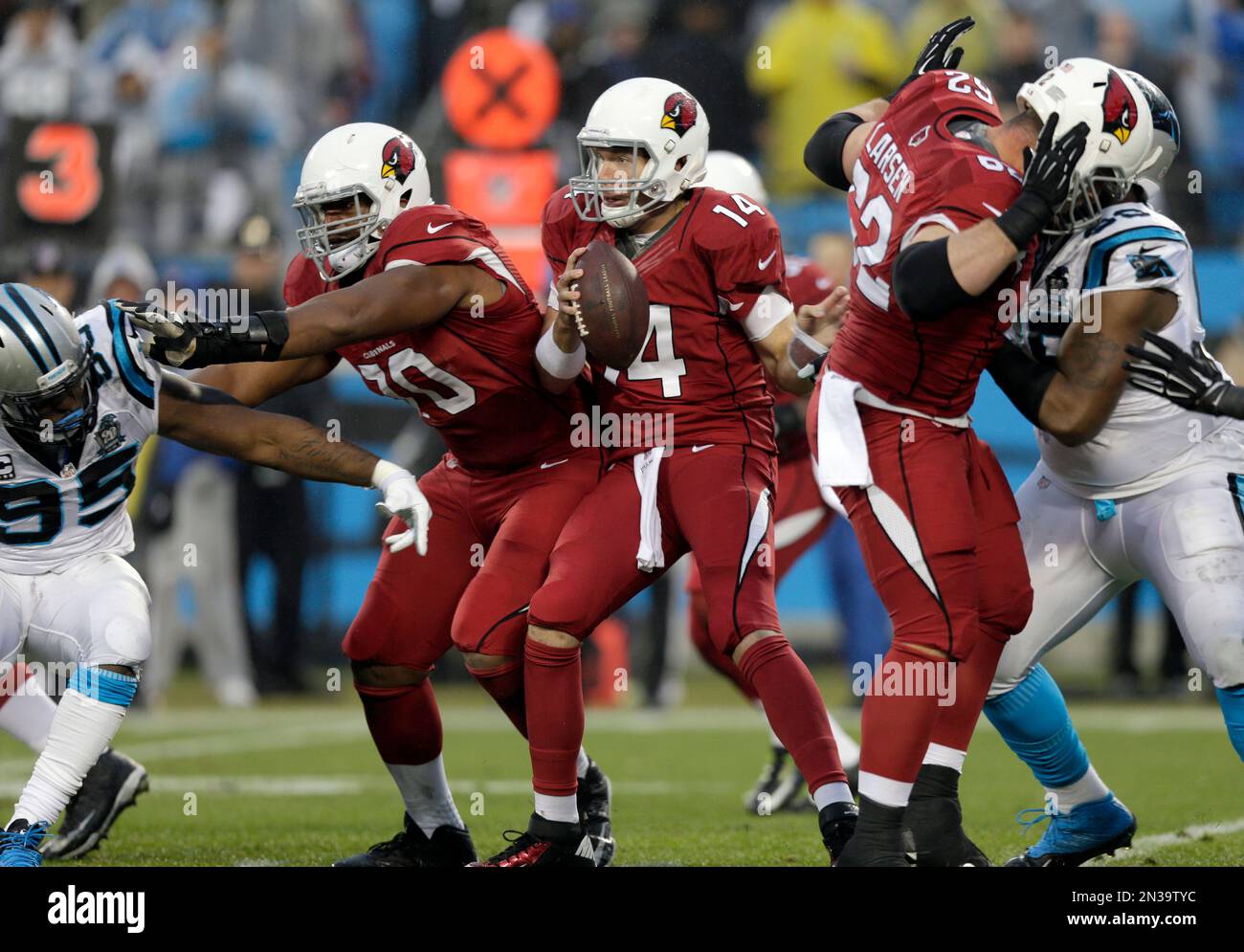 Arizona Cardinals' Ryan Lindley (14) scrambles under pressure from the ...