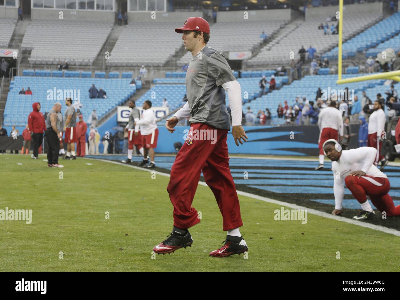 Arizona Cardinals' Ryan Lindley warms up before an NFL wild card ...