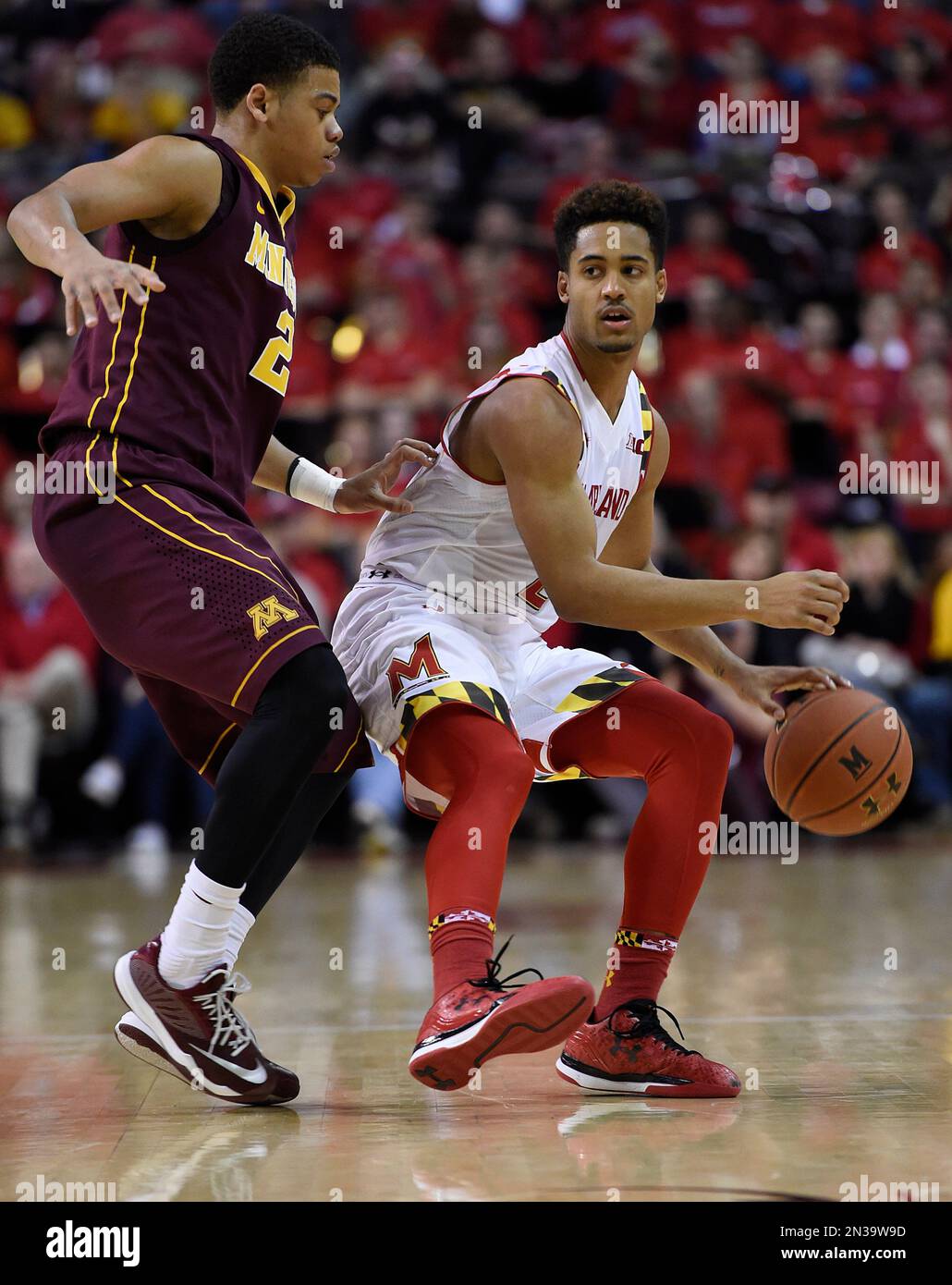 Maryland guard Melo Trimble drives the ball as Minnesota guard Nate ...