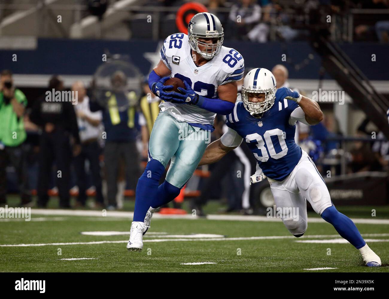 Dallas Cowboys' Jason Witten (82) fights for extra yardage against ...