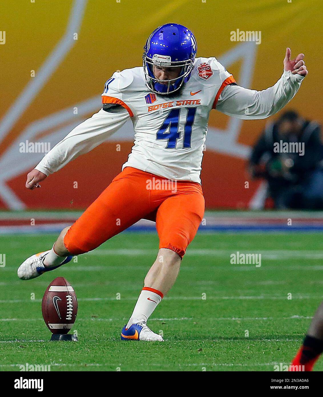 Boise State place kicker Dan Goodale (41) in the first half during the ...