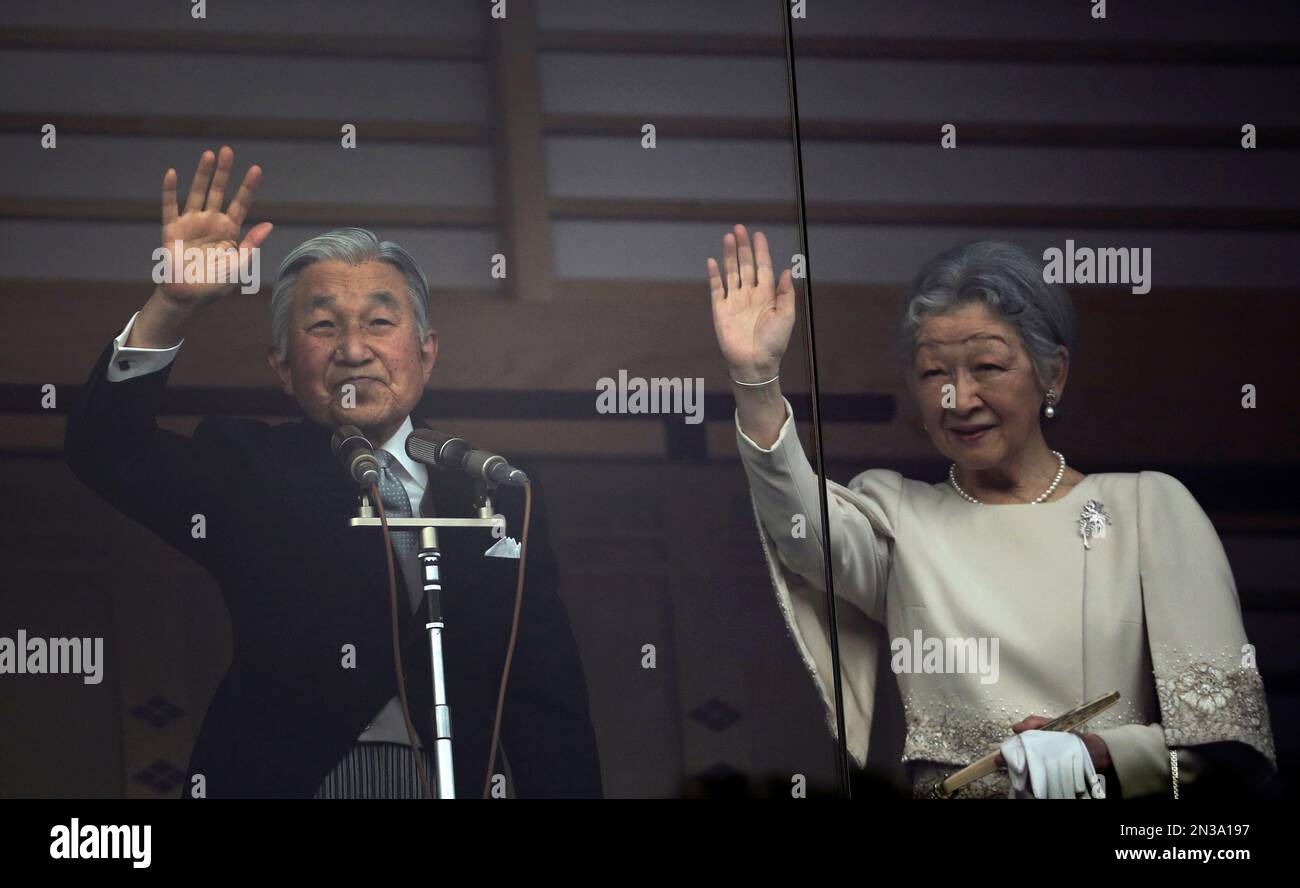 Japan's Emperor Akihito and Empress Michiko wave to well-wishers ...