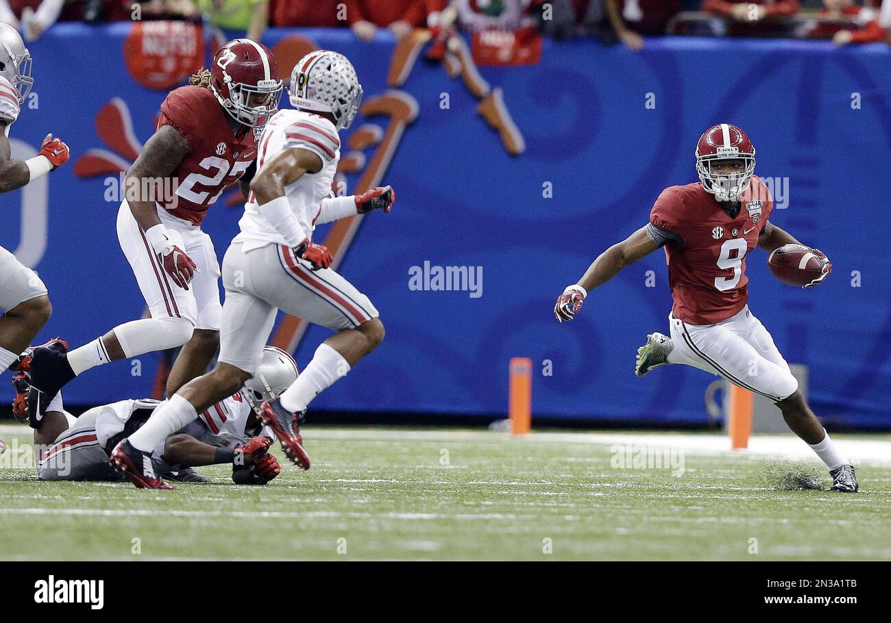 Alabama wide receiver Amari Cooper (9) runs the ball against Ohio State ...