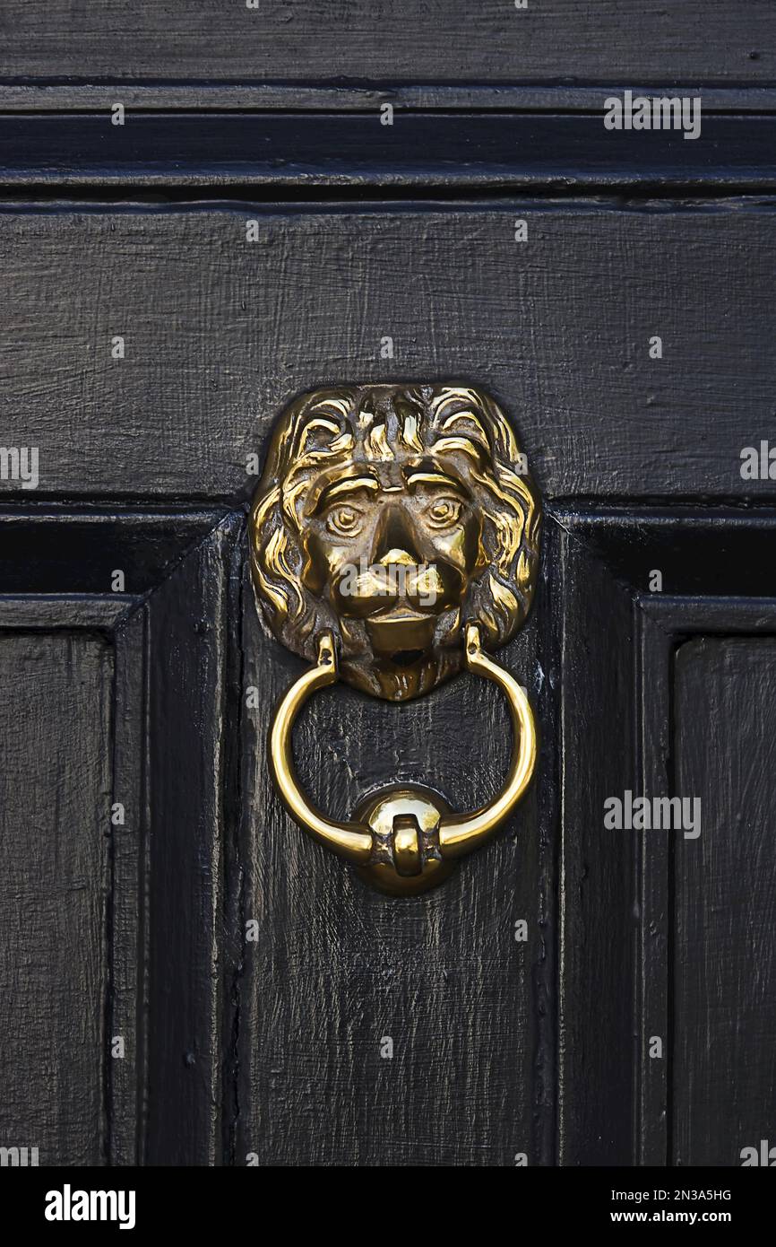 Door knocker image hi-res stock photography and images - Alamy