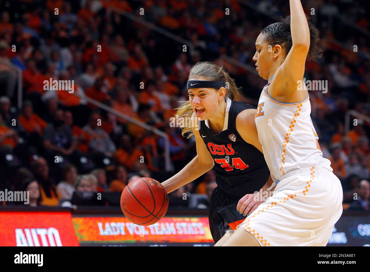 Oregon State guard Sydney Wiese (24) drives against Tennessee forward ...