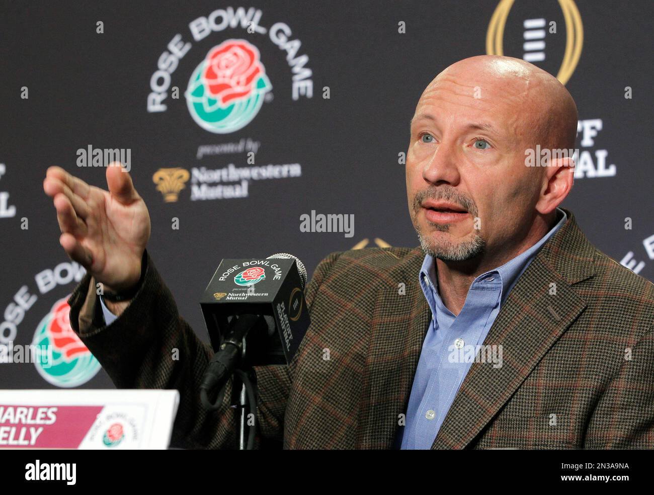 Florida State defensive coordinator Charles Kelly talks to reporters at ...
