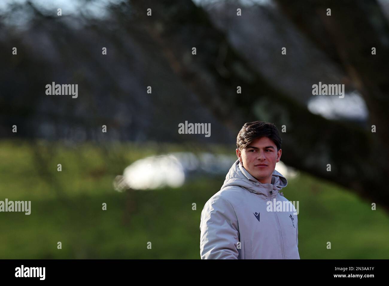 Louis rees zammit wales training hi-res stock photography and images ...