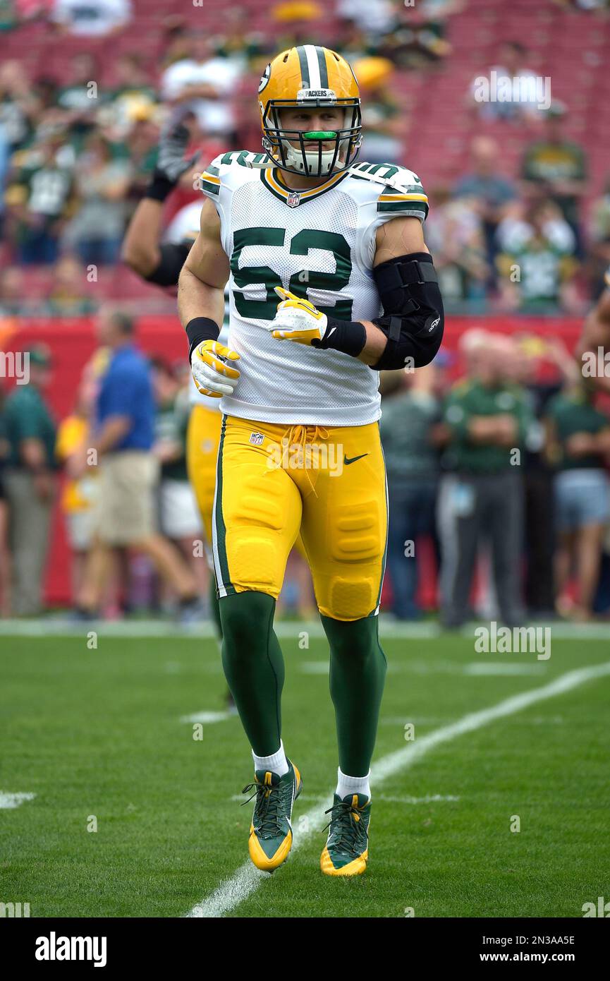 Green Bay Packers outside linebacker Clay Matthews (52) warms up before ...