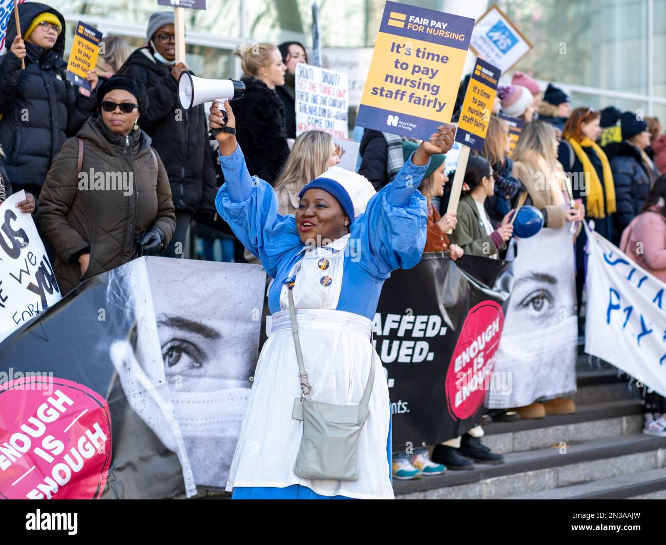 NHS Nurses stage walkout in front of University College London Hospital ...