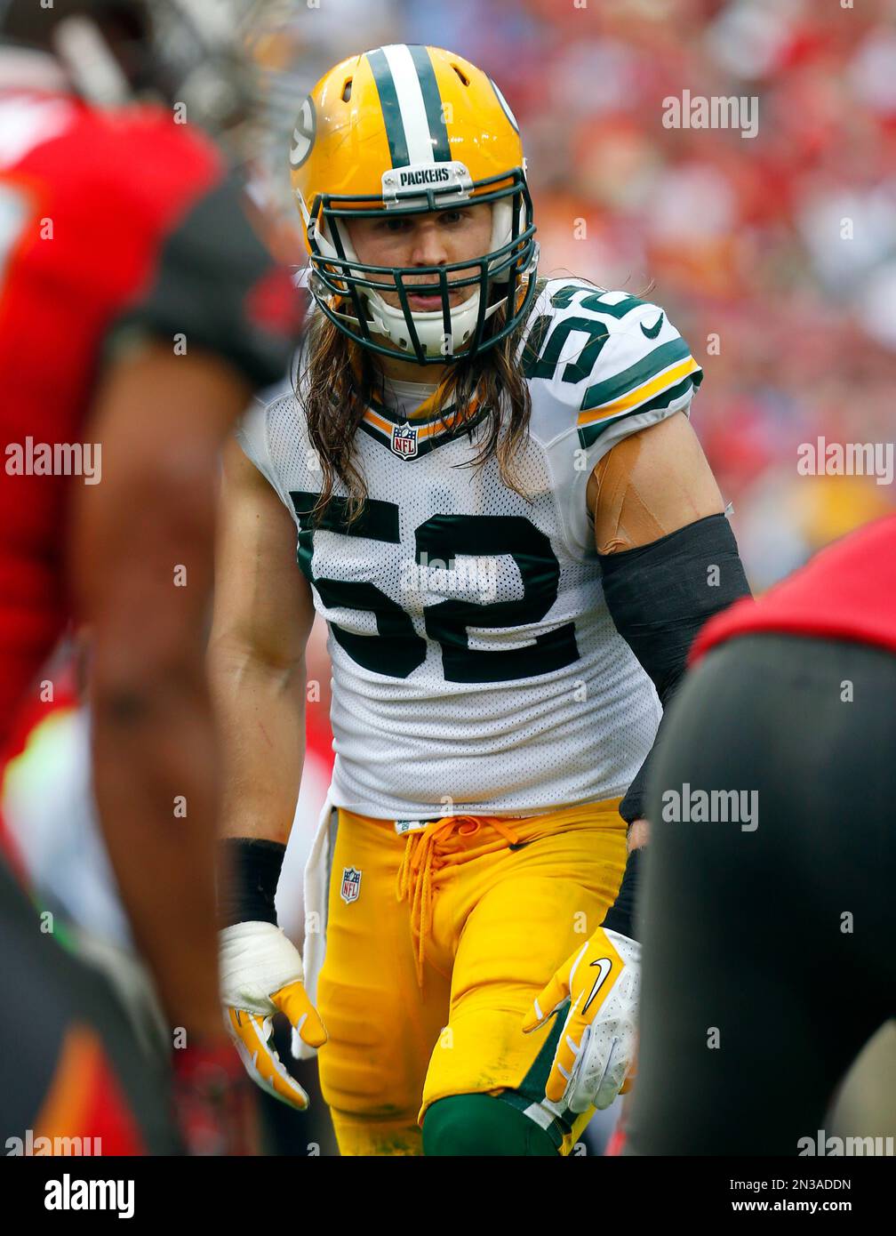Green Bay Packers outside linebacker Clay Matthews (52) lines up ...
