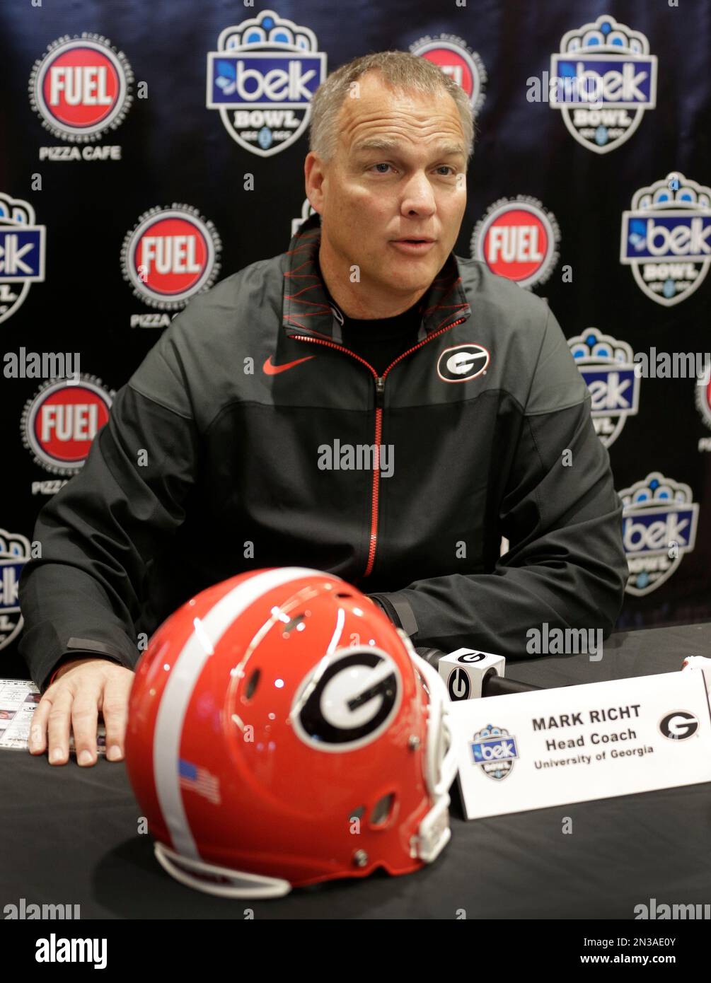 Georgia head coach Mark Richt answers a question during a new ...