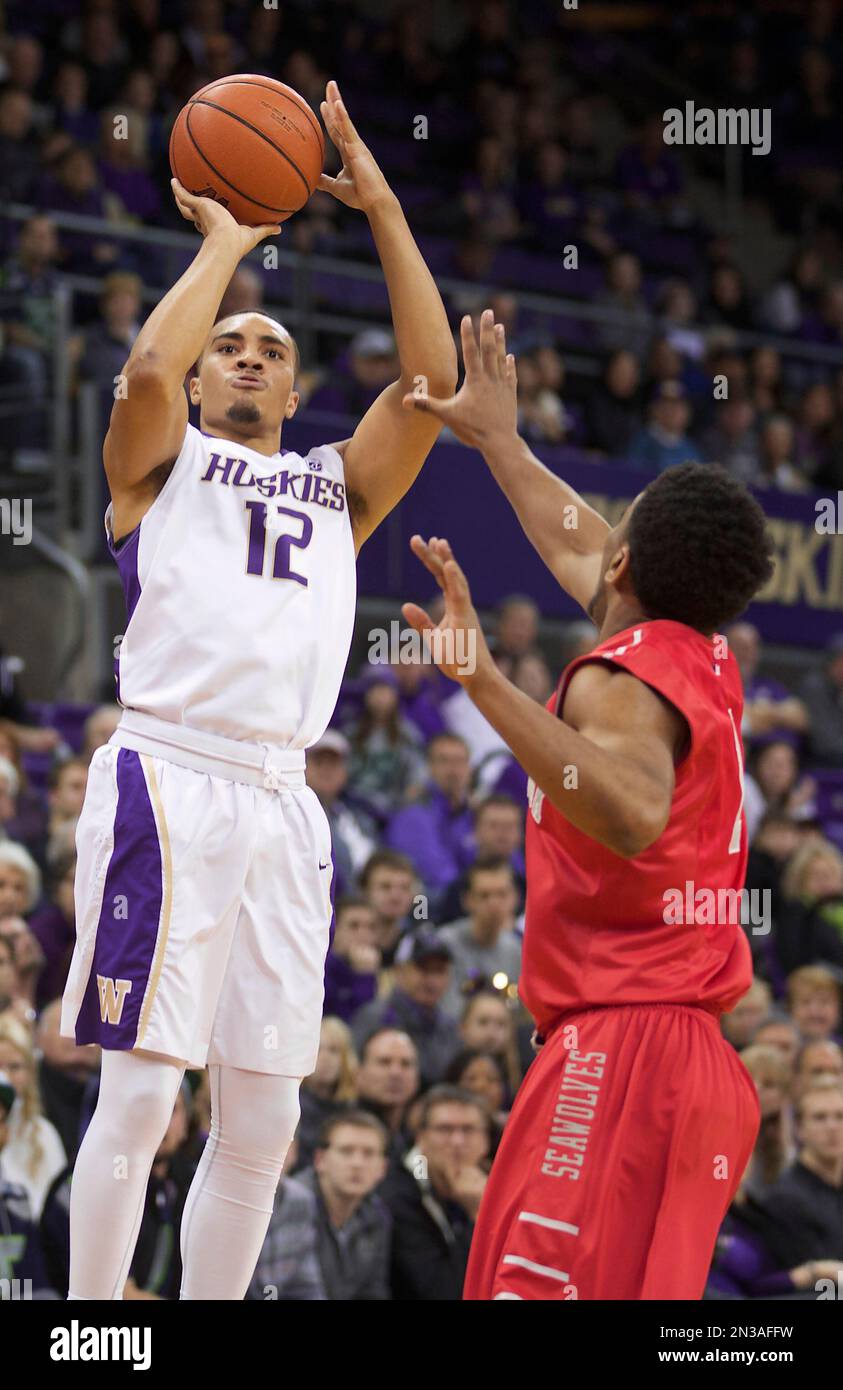 Washington's Andrew Andrews (12) shoots over Stony Brook's Deshaun ...