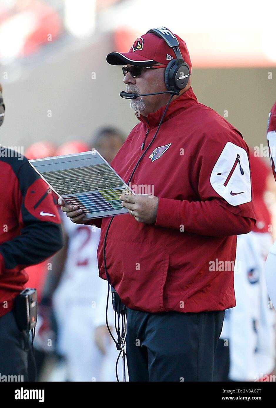 Arizona Cardinals head coach Bruce Arians watches from the sideline ...