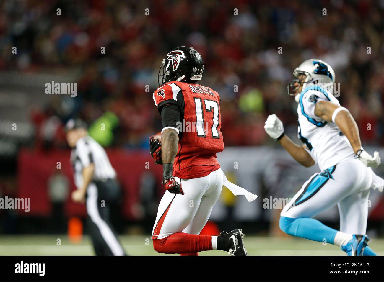 Atlanta Falcons wide receiver Devin Hester (17) runs a kicked ball ...