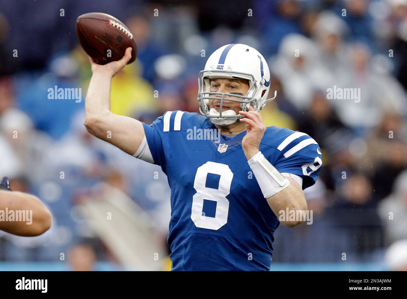 Indianapolis Colts quarterback Matt Hasselbeck passes against the ...