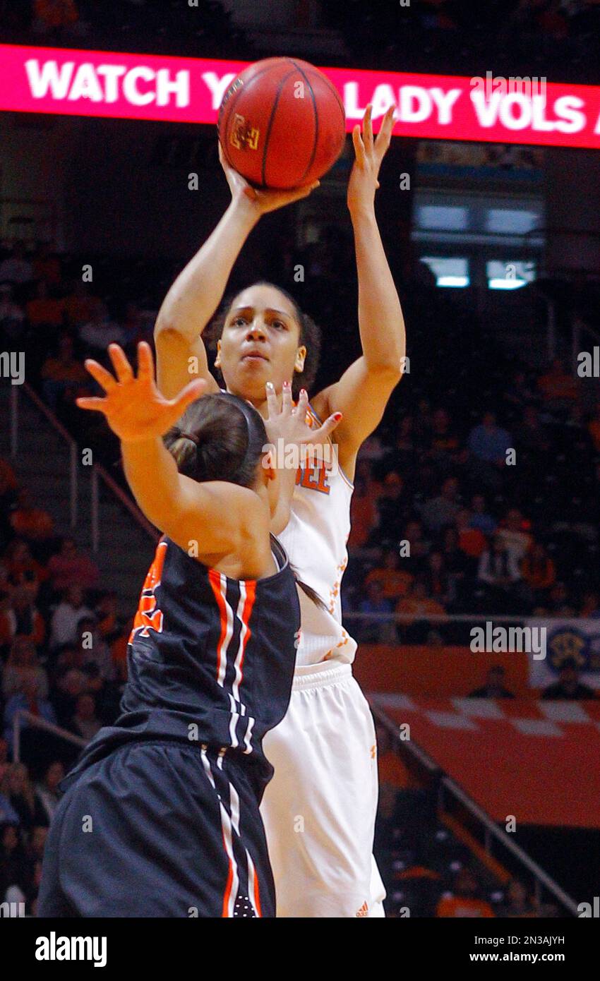 Tennessee forward Cierra Burdick (11) shoots over Oregon State forward ...