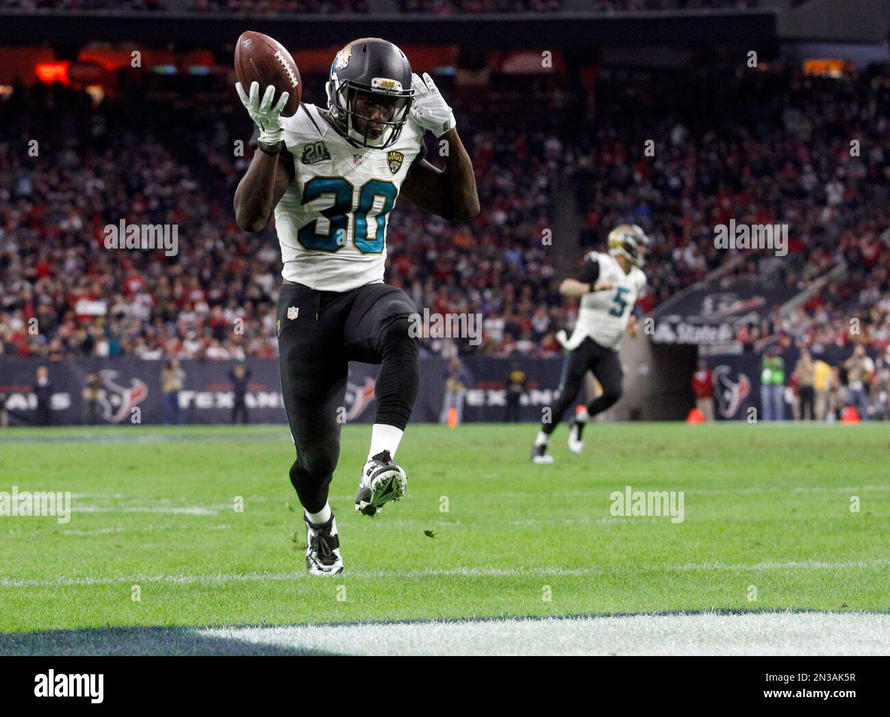 Jacksonville Jaguars running back Jordan Todman (30) scores a touchdown ...