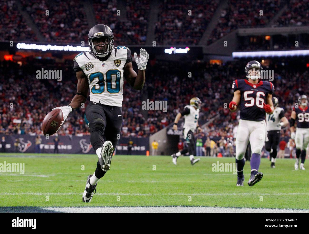 Jacksonville Jaguars running back Jordan Todman (30) scores a touchdown ...