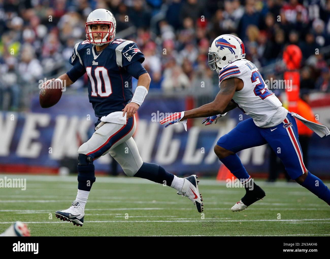 Buffalo Bills strong safety Duke Williams (27) chases New England ...